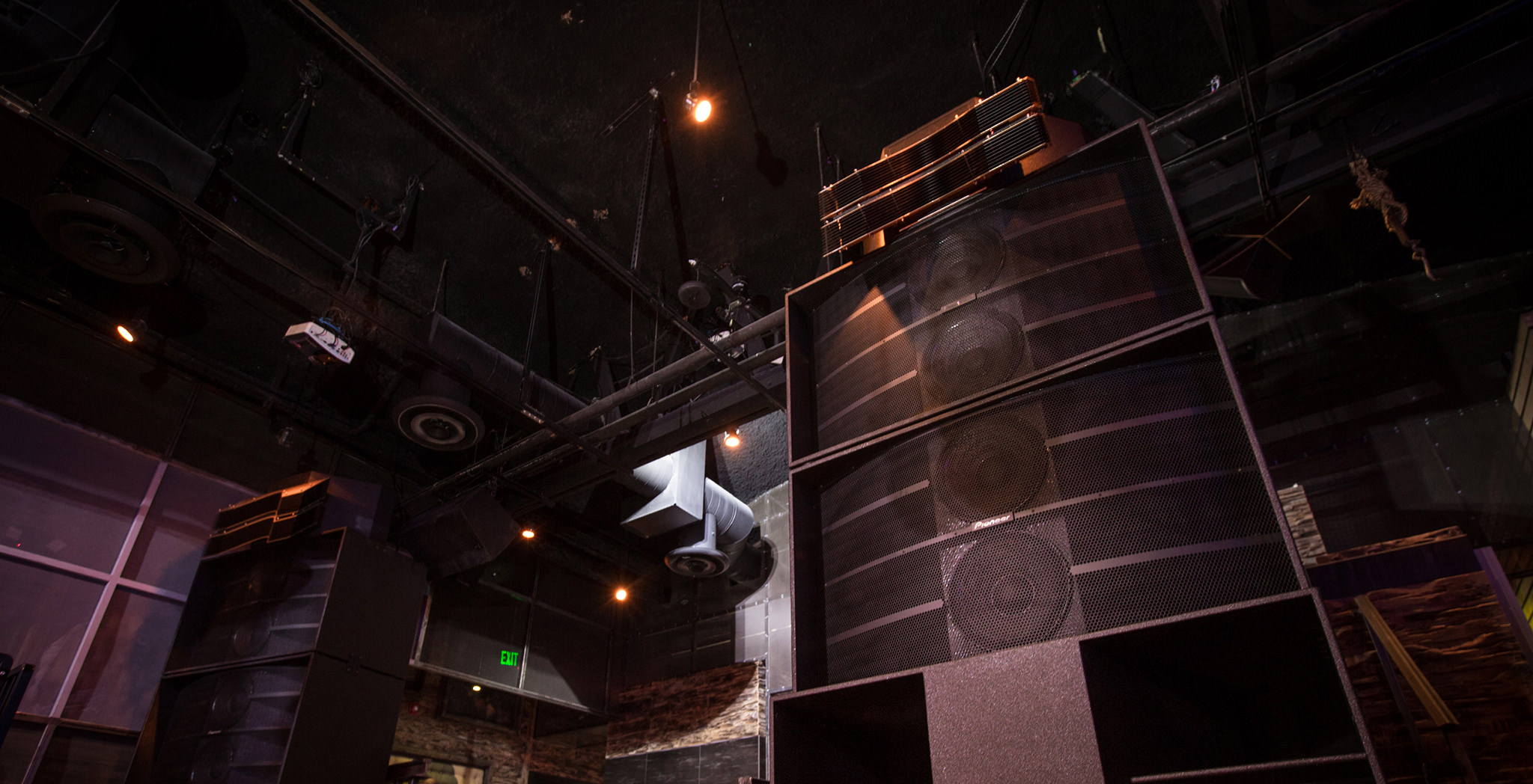 Sound Nightclub - Pioneer PRO AUDIO